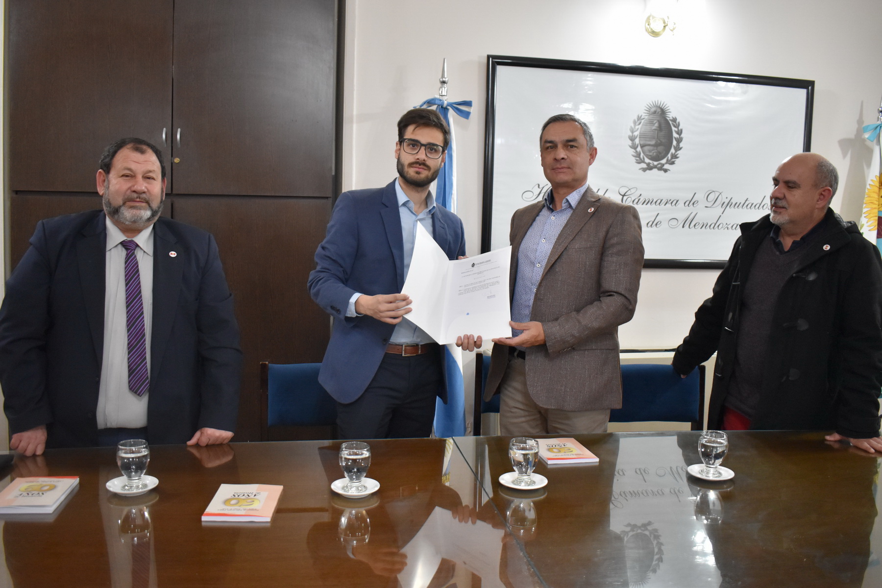 Declaran de interés legislativo el libro “60 Años” del Instituto de ...